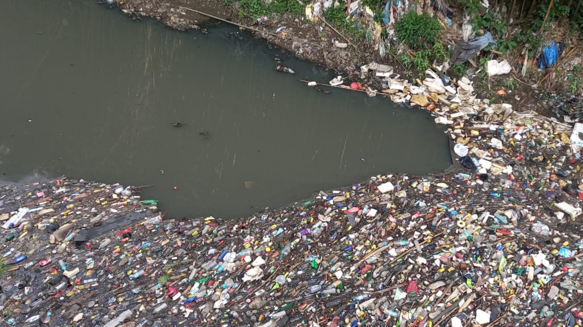THROWING OF GARBAGE/TRASH AND EFFLUENT DISCHARGE INTO UMIAM LAKE ...